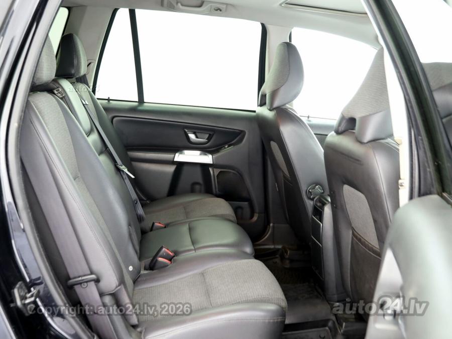 Melns Volvo XC90 2006 Tallina, ar dzinēja tilpumu 2.40 L un nobraukumu 415 tūkst. km par 2499 €, foto 8 vietnē AUTOMOTO.COM.LV