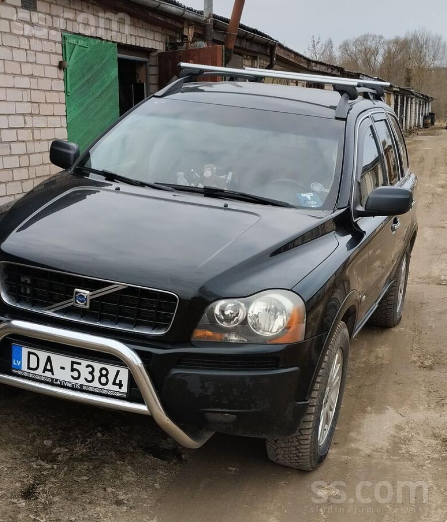 Black Volvo XC90 2006 in Saldus, with an engine capacity of 2.40 L and mileage of 366 thousand km for 4000 €, photo 1 on AUTOMOTO.COM.LV