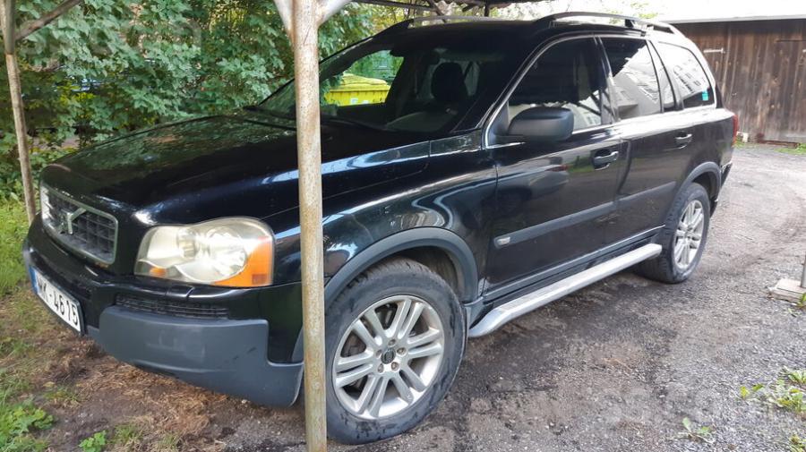 Black Volvo XC90 2006 in Riga, with an engine capacity of 2.40 L and mileage of 365 thousand km for 3700 €, photo 1 on AUTOMOTO.COM.LV