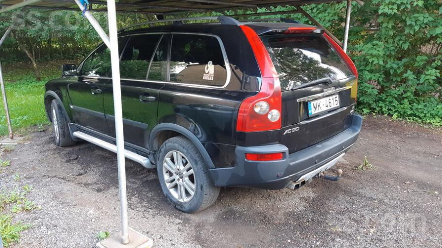 Black Volvo XC90 2006 in Riga, with an engine capacity of 2.40 L and mileage of 365 thousand km for 3700 €, photo 6 on AUTOMOTO.COM.LV
