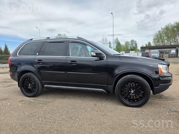 Black Volvo XC90 2006 in Daugavpils, with an engine capacity of 2.40 L and mileage of 0 thousand km for 5650 €, photo 8 on AUTOMOTO.COM.LV