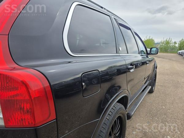 Black Volvo XC90 2006 in Daugavpils, with an engine capacity of 2.40 L and mileage of 0 thousand km for 5650 €, photo 9 on AUTOMOTO.COM.LV