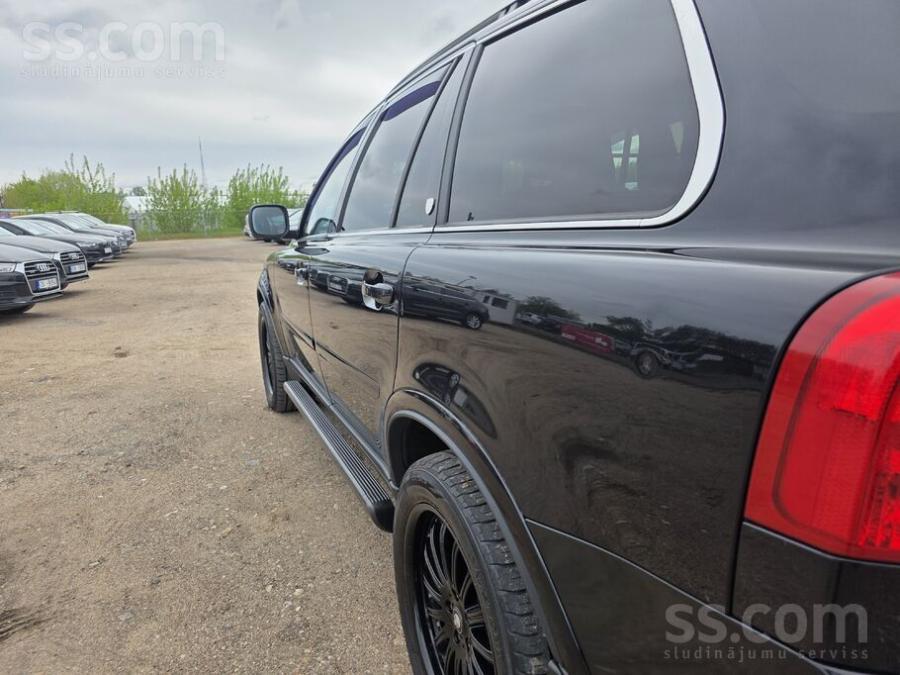Melns Volvo XC90 2006 Daugavpils, ar dzinēja tilpumu 2.40 L un nobraukumu 0 tūkst. km par 5650 €, foto 11 vietnē AUTOMOTO.COM.LV
