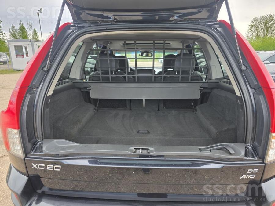 Melns Volvo XC90 2006 Daugavpils, ar dzinēja tilpumu 2.40 L un nobraukumu 0 tūkst. km par 5650 €, foto 13 vietnē AUTOMOTO.COM.LV
