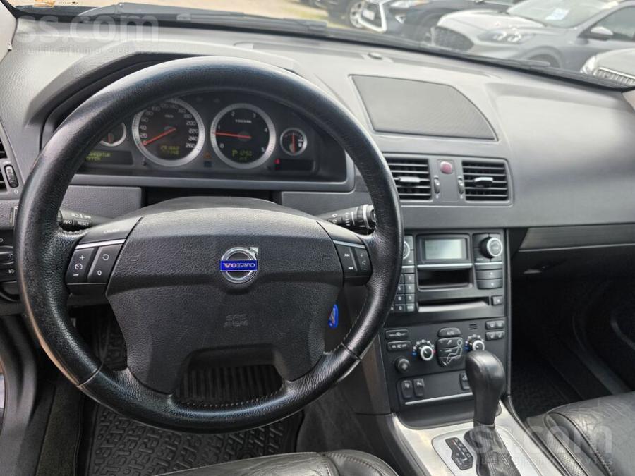 Melns Volvo XC90 2006 Daugavpils, ar dzinēja tilpumu 2.40 L un nobraukumu 0 tūkst. km par 5650 €, foto 18 vietnē AUTOMOTO.COM.LV