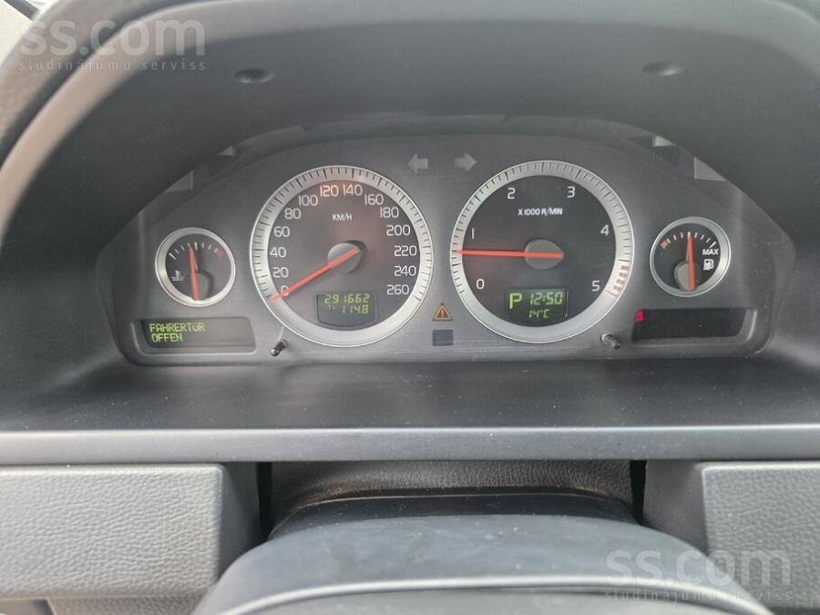 Melns Volvo XC90 2006 Daugavpils, ar dzinēja tilpumu 2.40 L un nobraukumu 0 tūkst. km par 5650 €, foto 19 vietnē AUTOMOTO.COM.LV
