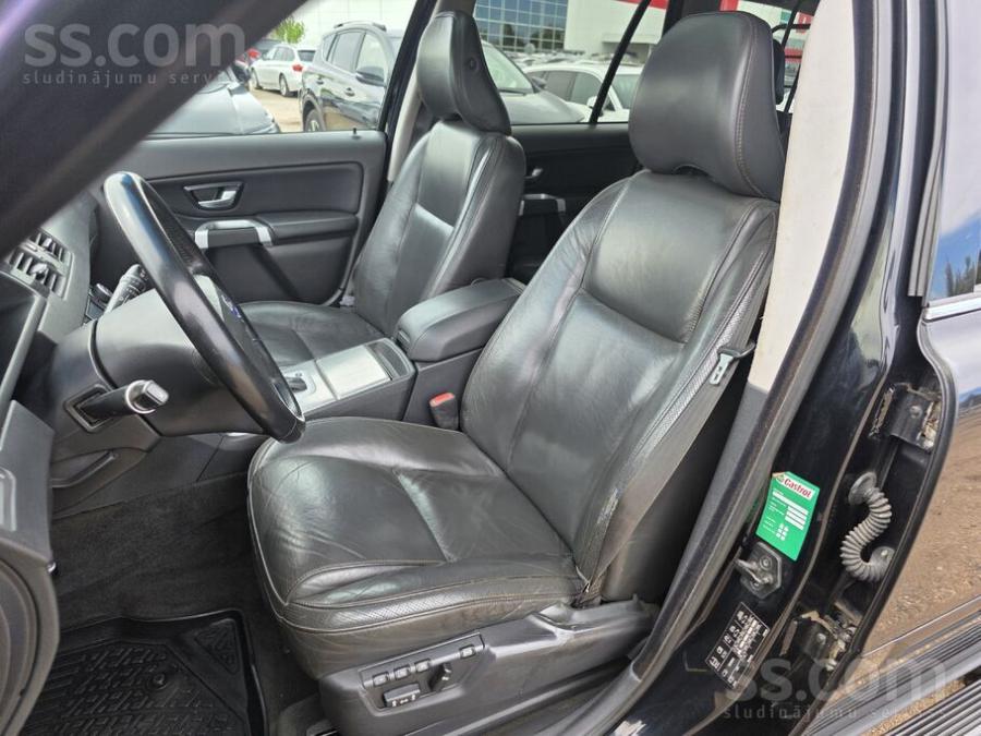 Melns Volvo XC90 2006 Daugavpils, ar dzinēja tilpumu 2.40 L un nobraukumu 0 tūkst. km par 5650 €, foto 20 vietnē AUTOMOTO.COM.LV