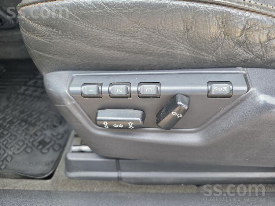 Melns Volvo XC90 2006 Daugavpils, ar dzinēja tilpumu 2.40 L un nobraukumu 0 tūkst. km par 5650 €, foto 21 vietnē AUTOMOTO.COM.LV