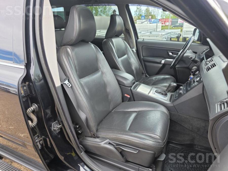 Melns Volvo XC90 2006 Daugavpils, ar dzinēja tilpumu 2.40 L un nobraukumu 0 tūkst. km par 5650 €, foto 25 vietnē AUTOMOTO.COM.LV