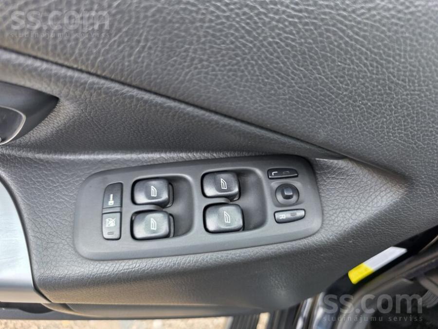 Melns Volvo XC90 2006 Daugavpils, ar dzinēja tilpumu 2.40 L un nobraukumu 0 tūkst. km par 5650 €, foto 26 vietnē AUTOMOTO.COM.LV