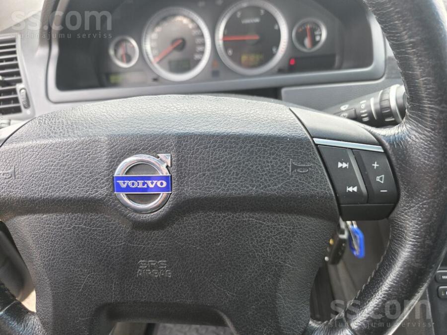 Melns Volvo XC90 2006 Daugavpils, ar dzinēja tilpumu 2.40 L un nobraukumu 0 tūkst. km par 5650 €, foto 29 vietnē AUTOMOTO.COM.LV