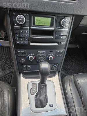 Melns Volvo XC90 2006 Daugavpils, ar dzinēja tilpumu 2.40 L un nobraukumu 0 tūkst. km par 5650 €, foto 30 vietnē AUTOMOTO.COM.LV
