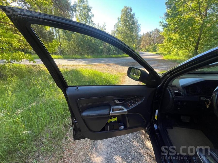 Melns Volvo XC90 2006 Rīga, ar dzinēja tilpumu 2.40 L un nobraukumu 330 tūkst. km par 6755 €, foto 9 vietnē AUTOMOTO.COM.LV