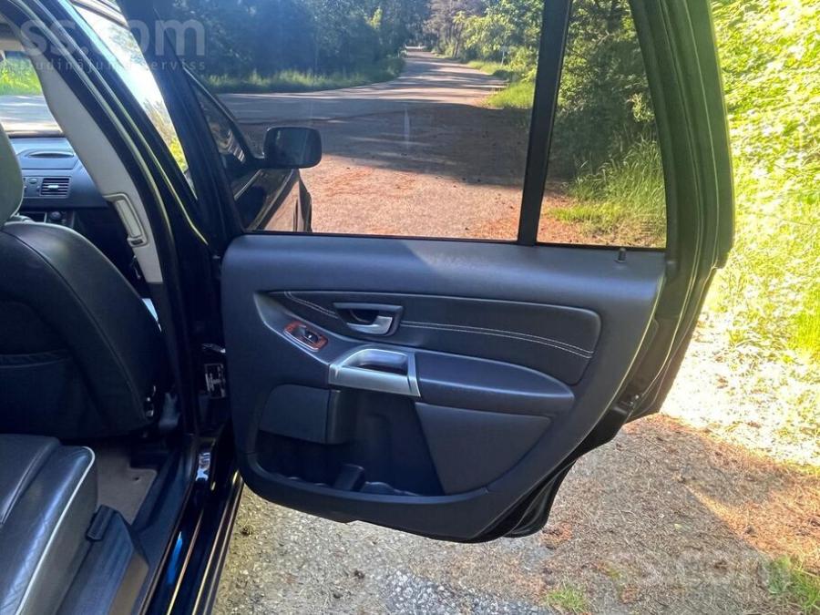 Melns Volvo XC90 2006 Rīga, ar dzinēja tilpumu 2.40 L un nobraukumu 330 tūkst. km par 6755 €, foto 15 vietnē AUTOMOTO.COM.LV