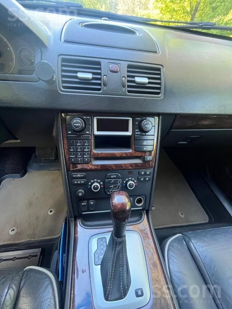 Melns Volvo XC90 2006 Rīga, ar dzinēja tilpumu 2.40 L un nobraukumu 330 tūkst. km par 6755 €, foto 21 vietnē AUTOMOTO.COM.LV