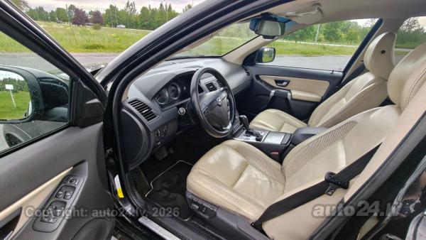 Black Volvo XC90 2006 in Maardu, with an engine capacity of 2.40 L and mileage of 263 thousand km for 6500 €, photo 7 on AUTOMOTO.COM.LV