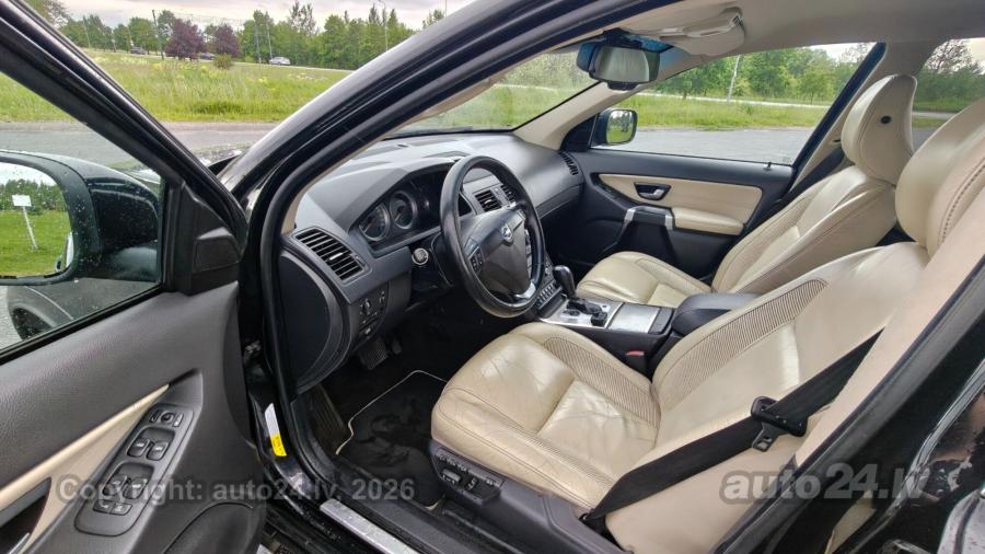 Black Volvo XC90 2006 in Maardu, with an engine capacity of 2.40 L and mileage of 263 thousand km for 6500 €, photo 8 on AUTOMOTO.COM.LV