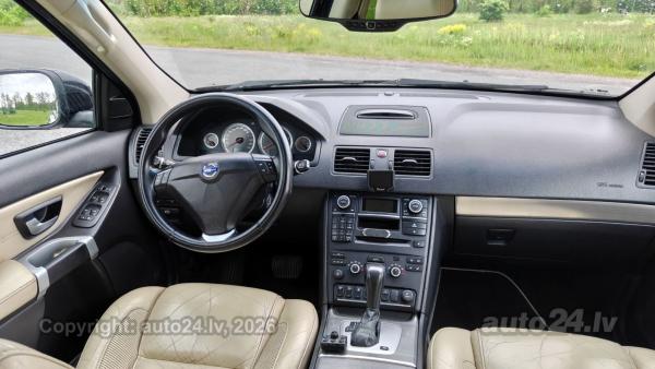 Black Volvo XC90 2006 in Maardu, with an engine capacity of 2.40 L and mileage of 263 thousand km for 6500 €, photo 8 on AUTOMOTO.COM.LV