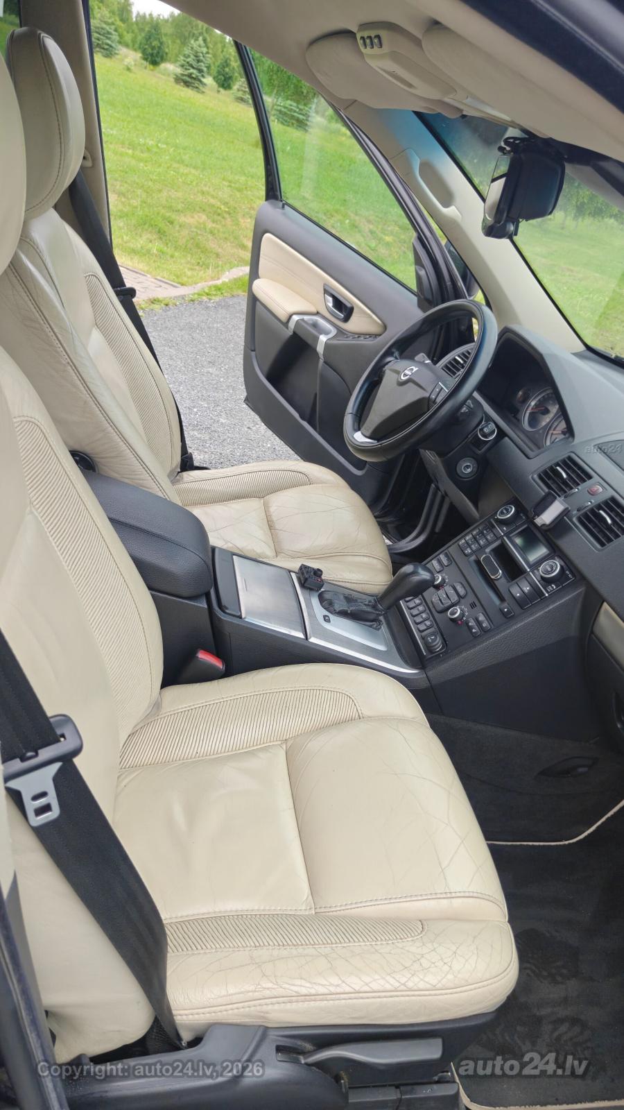 Black Volvo XC90 2006 in Maardu, with an engine capacity of 2.40 L and mileage of 263 thousand km for 6500 €, photo 11 on AUTOMOTO.COM.LV