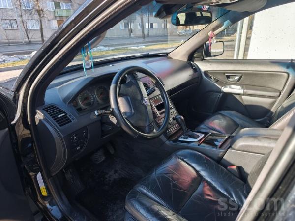 Black Volvo XC90 2006 in Rezekne, with an engine capacity of 2.40 L and mileage of 412 thousand km for 4500 €, photo 7 on AUTOMOTO.COM.LV