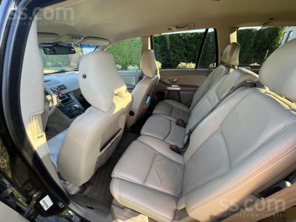 Melns Volvo XC90 2006 Rīga, ar dzinēja tilpumu 2.40 L un nobraukumu 281 tūkst. km par 4400 €, foto 4 vietnē AUTOMOTO.COM.LV