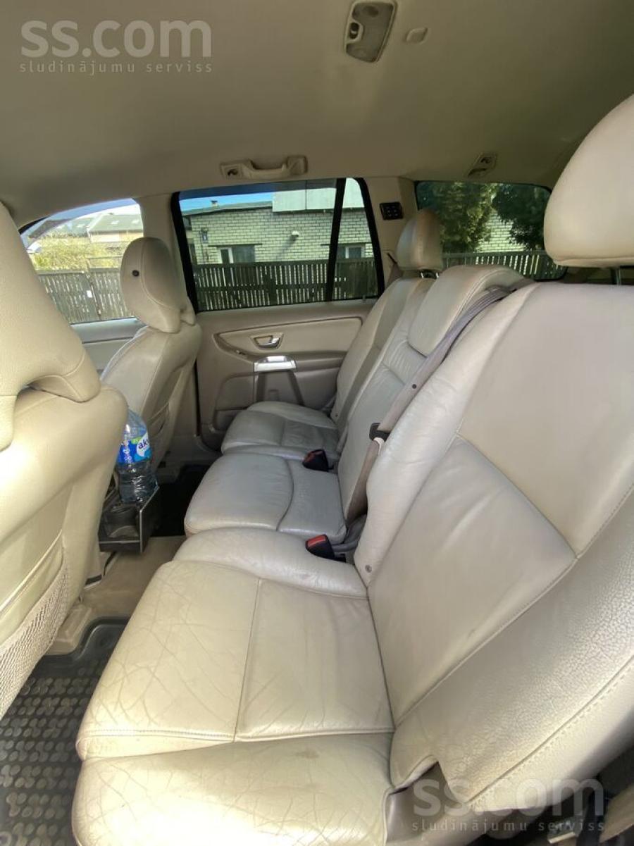 Black Volvo XC90 2006 in Riga, with an engine capacity of 2.40 L and mileage of 470 thousand km for 4950 €, photo 3 on AUTOMOTO.COM.LV