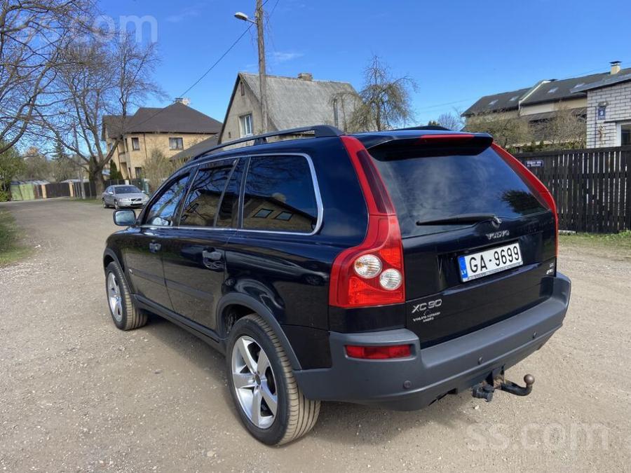 Black Volvo XC90 2006 in Riga, with an engine capacity of 2.40 L and mileage of 470 thousand km for 4950 €, photo 5 on AUTOMOTO.COM.LV