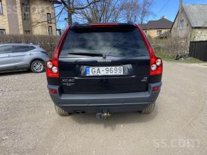 Black Volvo XC90 2006 in Riga, with an engine capacity of 2.40 L and mileage of 470 thousand km for 4950 €, photo 6 on AUTOMOTO.COM.LV