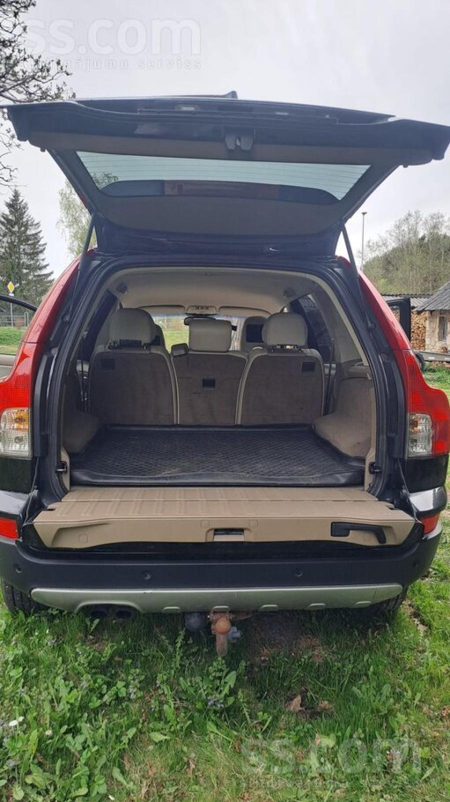 Melns Volvo XC90 2006 Alūksne, ar dzinēja tilpumu 2.40 L un nobraukumu 309 tūkst. km par 5100 €, foto 7 vietnē AUTOMOTO.COM.LV