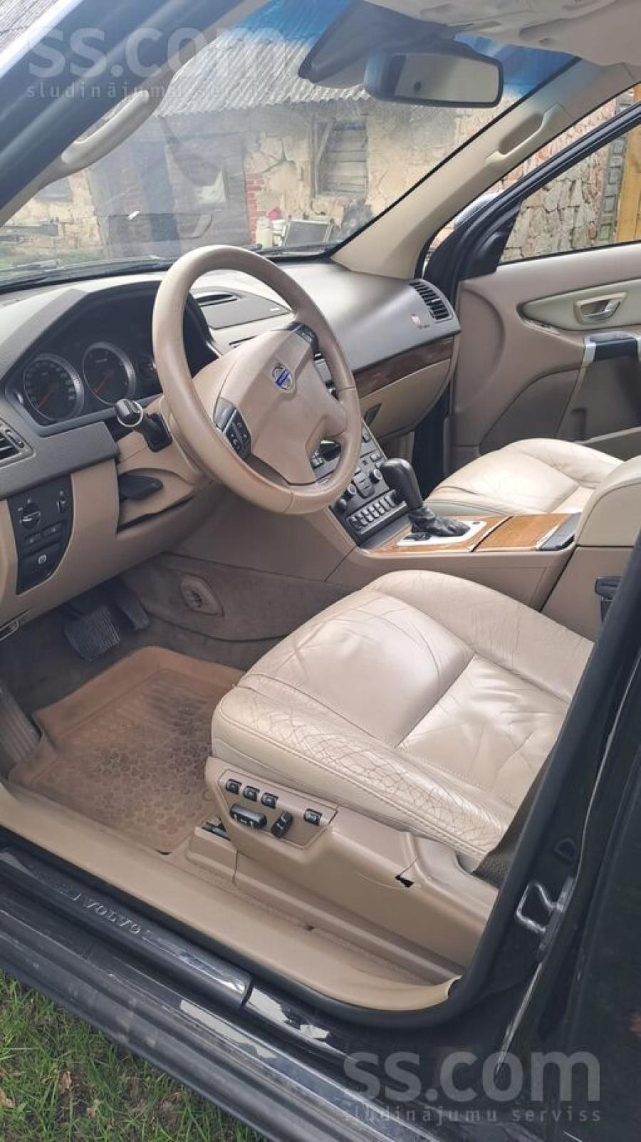 Melns Volvo XC90 2006 Alūksne, ar dzinēja tilpumu 2.40 L un nobraukumu 309 tūkst. km par 5100 €, foto 9 vietnē AUTOMOTO.COM.LV