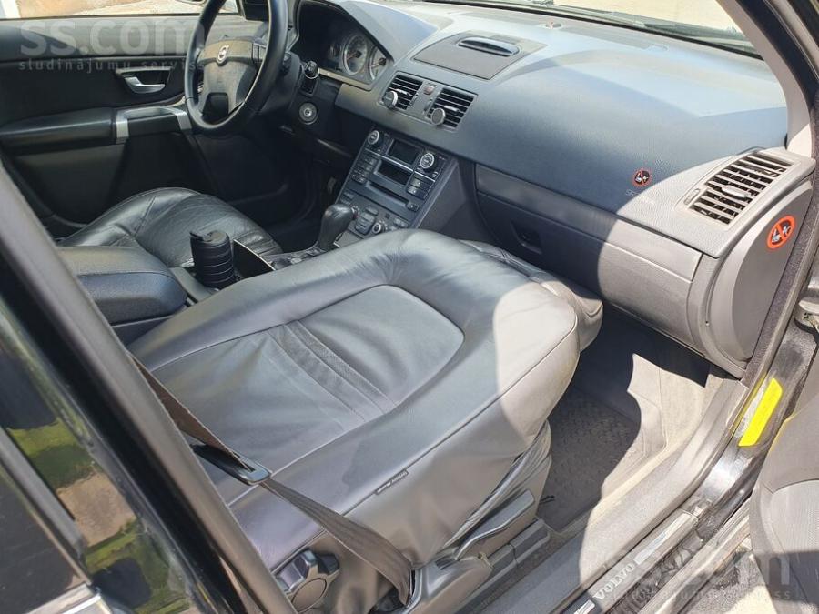 Melns Volvo XC90 2006 Rīga, ar dzinēja tilpumu 2.40 L un nobraukumu 345 tūkst. km par 5750 €, foto 14 vietnē AUTOMOTO.COM.LV
