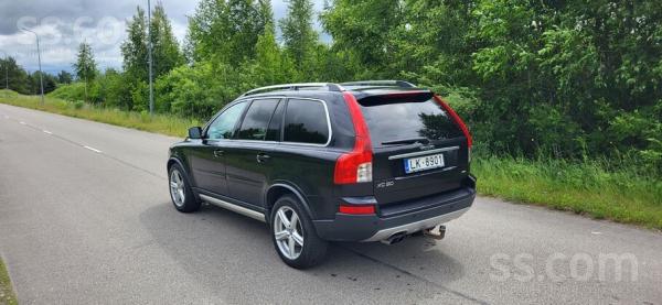 Black Volvo XC90 2006 in Tukums, with an engine capacity of 2.40 L and mileage of 386 thousand km for 4990 €, photo 5 on AUTOMOTO.COM.LV