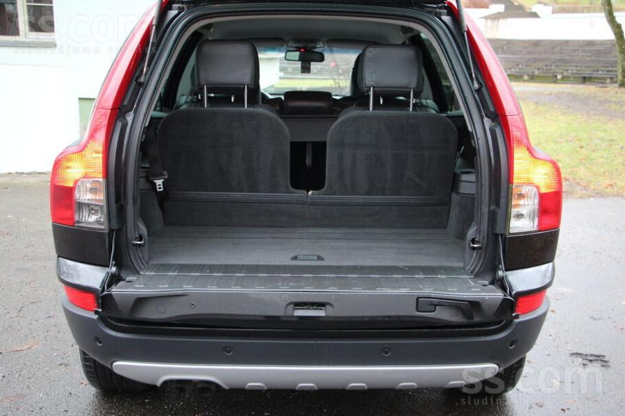 Black Volvo XC90 2006 in Riga, with an engine capacity of 2.40 L and mileage of 250 thousand km for 7250 €, photo 13 on AUTOMOTO.COM.LV