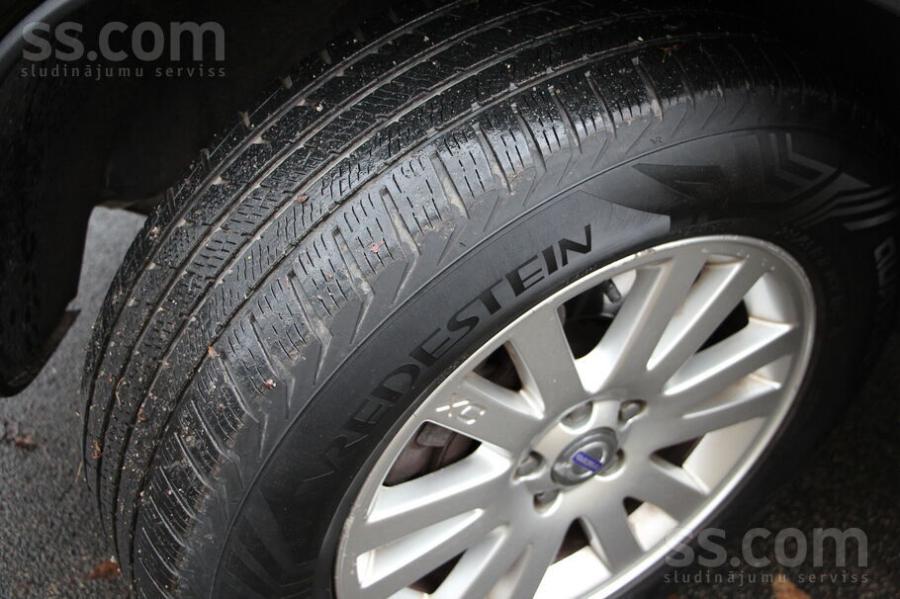 Black Volvo XC90 2006 in Riga, with an engine capacity of 2.40 L and mileage of 250 thousand km for 7250 €, photo 14 on AUTOMOTO.COM.LV