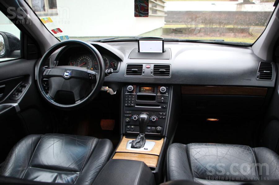 Black Volvo XC90 2006 in Riga, with an engine capacity of 2.40 L and mileage of 250 thousand km for 7250 €, photo 15 on AUTOMOTO.COM.LV