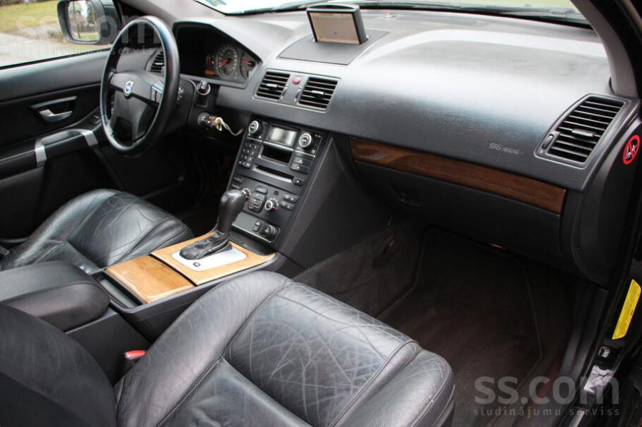 Black Volvo XC90 2006 in Riga, with an engine capacity of 2.40 L and mileage of 250 thousand km for 7250 €, photo 16 on AUTOMOTO.COM.LV