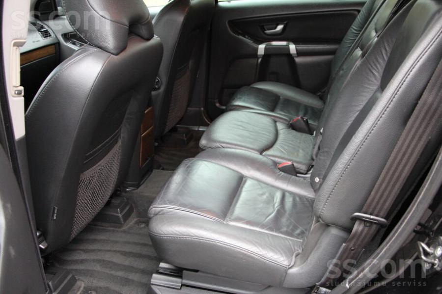 Black Volvo XC90 2006 in Riga, with an engine capacity of 2.40 L and mileage of 250 thousand km for 7250 €, photo 17 on AUTOMOTO.COM.LV