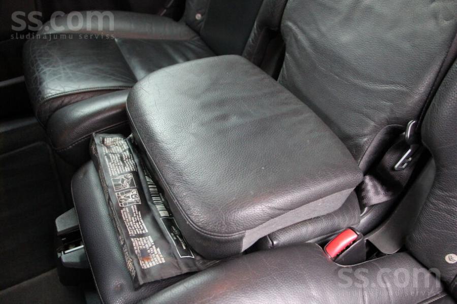 Black Volvo XC90 2006 in Riga, with an engine capacity of 2.40 L and mileage of 250 thousand km for 7250 €, photo 20 on AUTOMOTO.COM.LV