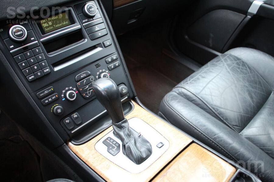 Black Volvo XC90 2006 in Riga, with an engine capacity of 2.40 L and mileage of 250 thousand km for 7250 €, photo 21 on AUTOMOTO.COM.LV