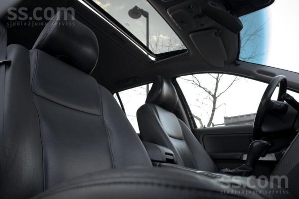 Black Volvo XC90 2006 in Jelgava, with an engine capacity of 2.40 L and mileage of 266 thousand km for 4900 €, photo 9 on AUTOMOTO.COM.LV