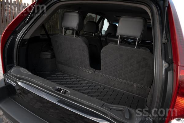 Black Volvo XC90 2006 in Jelgava, with an engine capacity of 2.40 L and mileage of 266 thousand km for 4900 €, photo 10 on AUTOMOTO.COM.LV