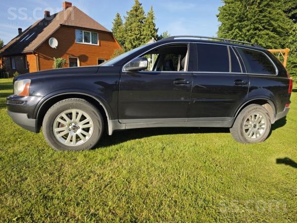 Black Volvo XC90 2006 in Valmiera, with an engine capacity of 2.40 L and mileage of 357 thousand km for 5700 €, photo 2 on AUTOMOTO.COM.LV