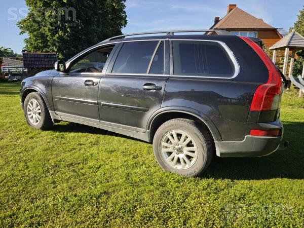 Black Volvo XC90 2006 in Valmiera, with an engine capacity of 2.40 L and mileage of 357 thousand km for 5700 €, photo 3 on AUTOMOTO.COM.LV