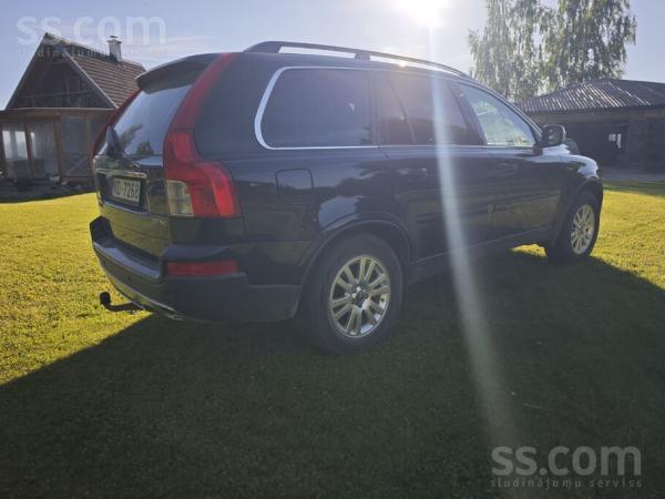 Black Volvo XC90 2006 in Valmiera, with an engine capacity of 2.40 L and mileage of 357 thousand km for 5700 €, photo 5 on AUTOMOTO.COM.LV