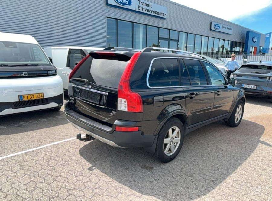 Black Volvo XC90 2006 in Vilnius, with an engine capacity of 2.40 L and mileage of 189 thousand km for 3800 €, photo 5 on AUTOMOTO.COM.LV