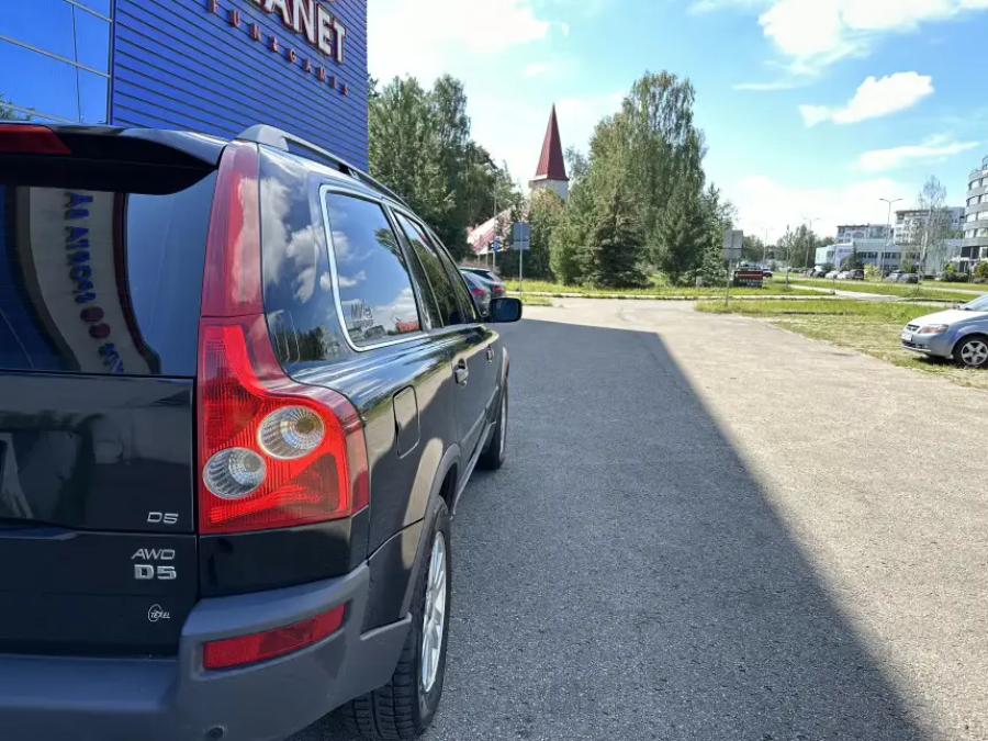 Black Volvo XC90 2006 in Riga, with an engine capacity of 2.40 L and mileage of 280 thousand km for 4290 €, photo 5 on AUTOMOTO.COM.LV