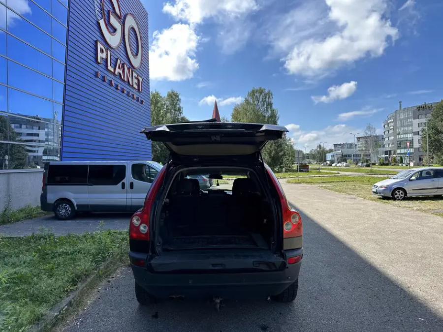 Black Volvo XC90 2006 in Riga, with an engine capacity of 2.40 L and mileage of 280 thousand km for 4290 €, photo 8 on AUTOMOTO.COM.LV