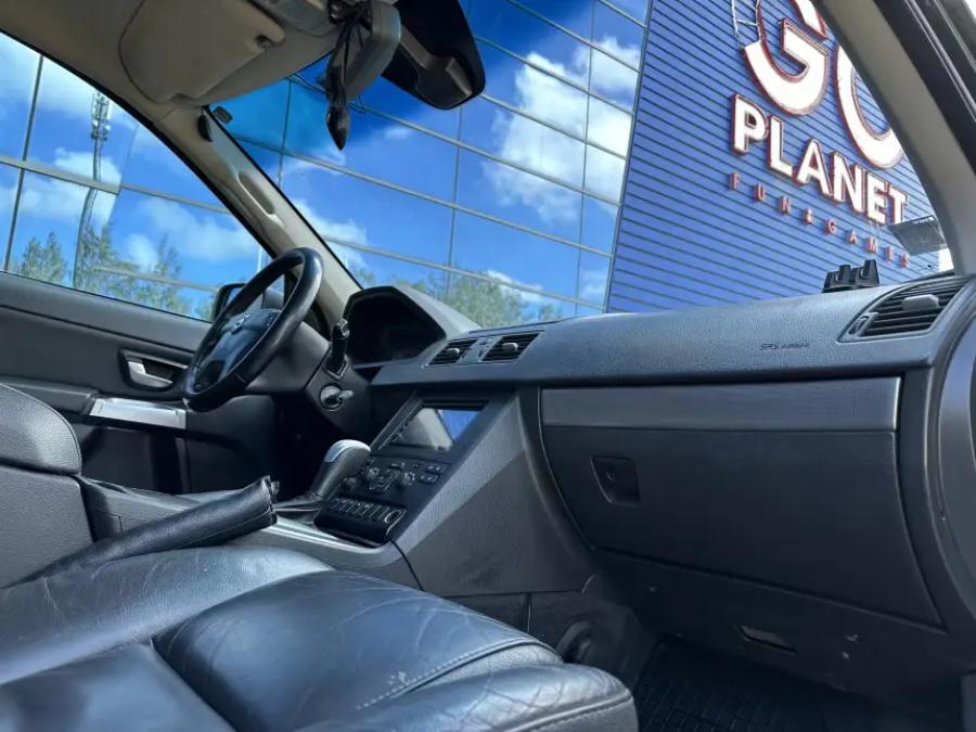 Black Volvo XC90 2006 in Riga, with an engine capacity of 2.40 L and mileage of 280 thousand km for 4290 €, photo 18 on AUTOMOTO.COM.LV