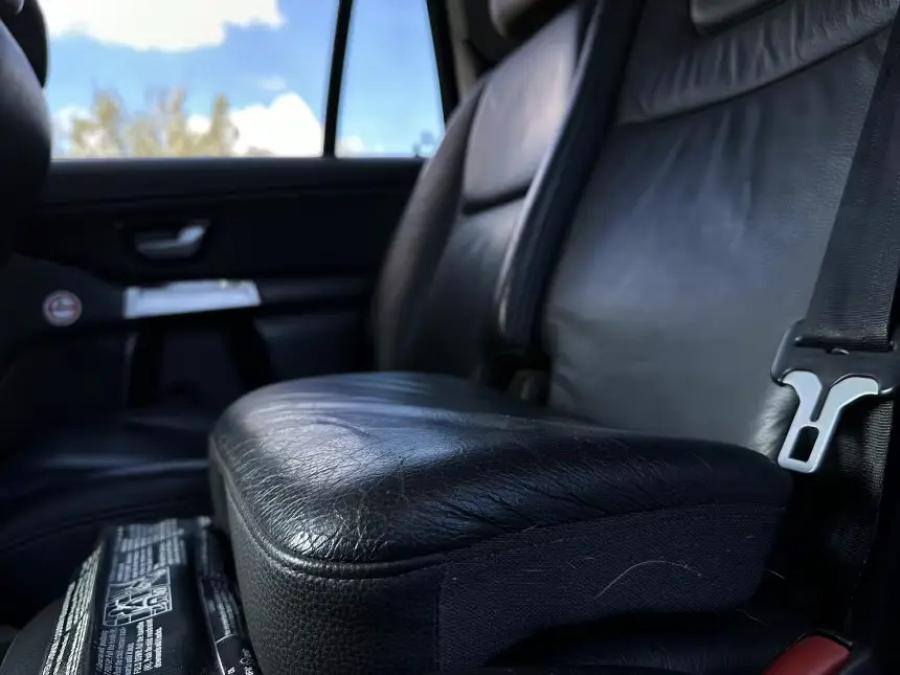 Black Volvo XC90 2006 in Riga, with an engine capacity of 2.40 L and mileage of 280 thousand km for 4290 €, photo 21 on AUTOMOTO.COM.LV