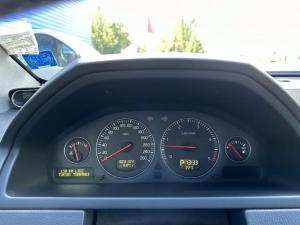 Black Volvo XC90 2006 in Riga, with an engine capacity of 2.40 L and mileage of 280 thousand km for 4290 €, photo 24 on AUTOMOTO.COM.LV